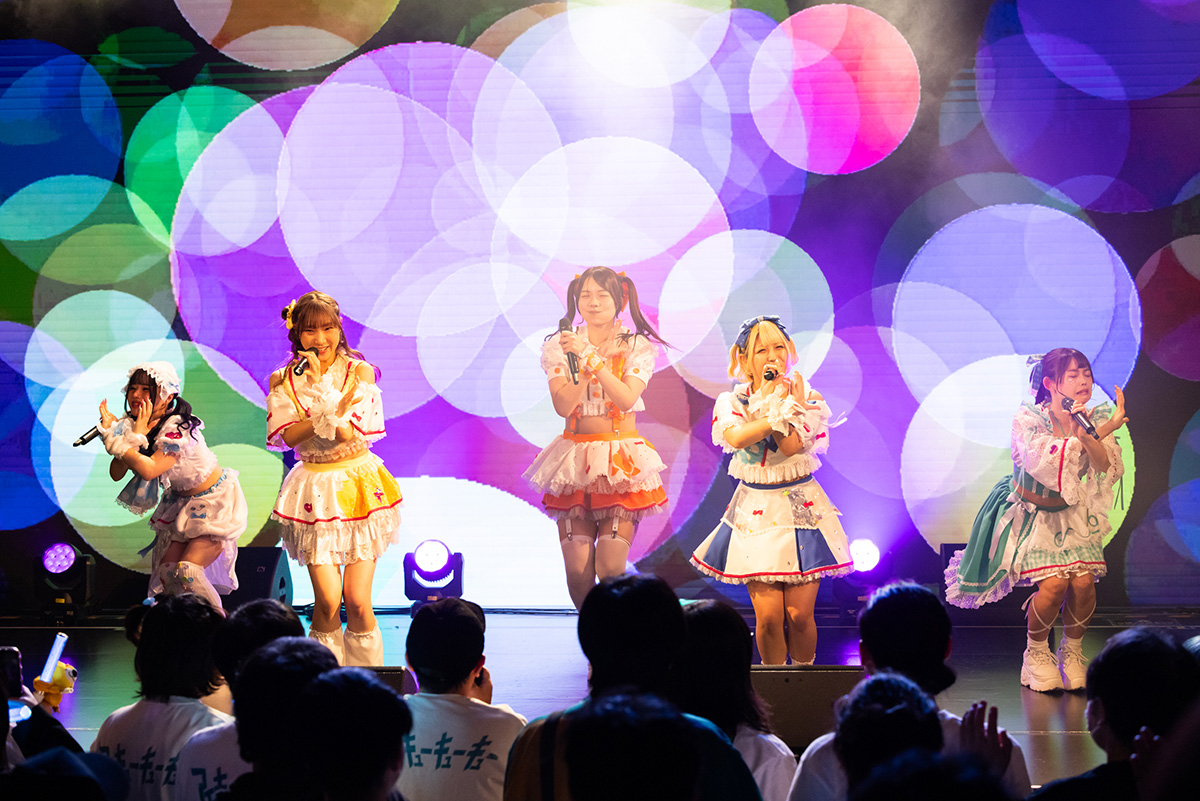 IQ99 池袋harevutaiでのワンマン公演を満員にしたIQ99。次は、恵比寿リキッドルームだ !!!!! - 特集 | アイドル・ガールズポップ＆ロック専門情報サイト「ガルポ！」