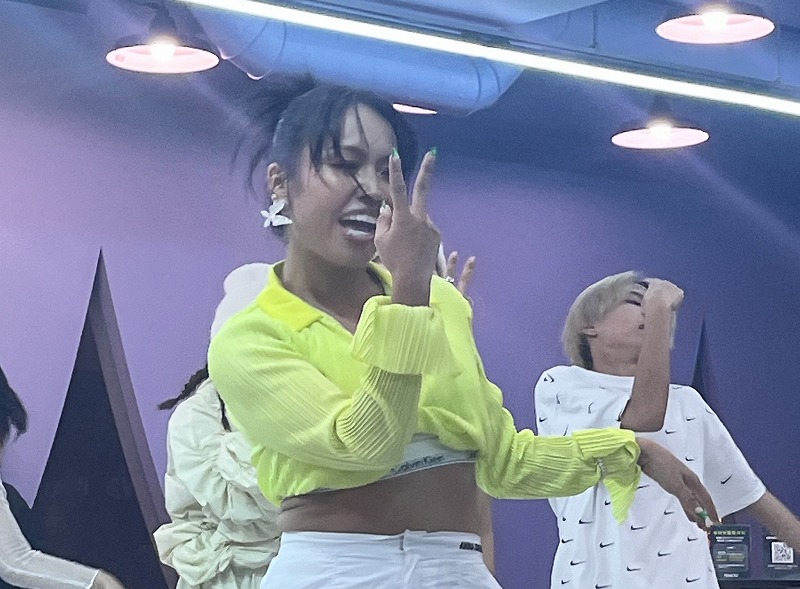 RIEHATA初となるスタジオオープン！ダンススタジオ映像に「MOVE」起用♬「MOVE」配信リリース！ - ニュース | アイドル・ガールズポップ＆ロック専門情報サイト「ガルポ！」