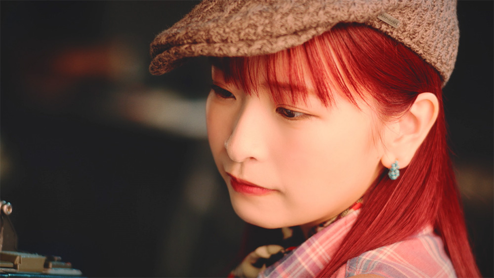 halca、TVアニメ『彼女、お借りします』第3期オープニングテーマ「恋愛ミリフィルム」のミュージックビデオ公開！ - ニュース | アイドル・ガールズポップ＆ロック専門情報サイト「ガルポ！」